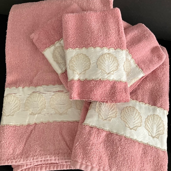 Bath | Vintage Pink Towel Set Border Of Satin Ribbon With Sea Shells 5 ...